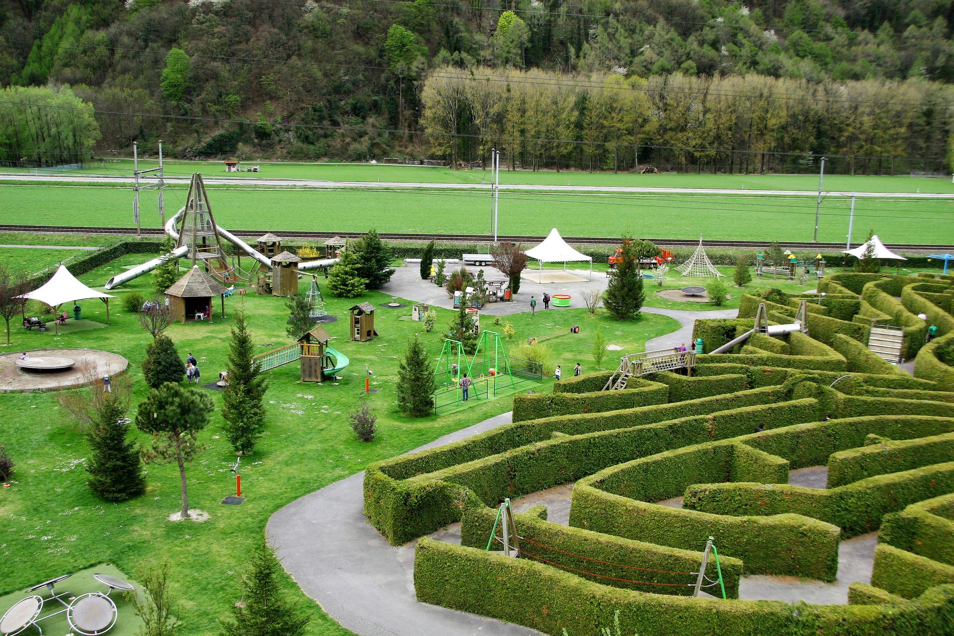 FunValley - Venez vous amuser dans le plus grand parc d'attractions du ...